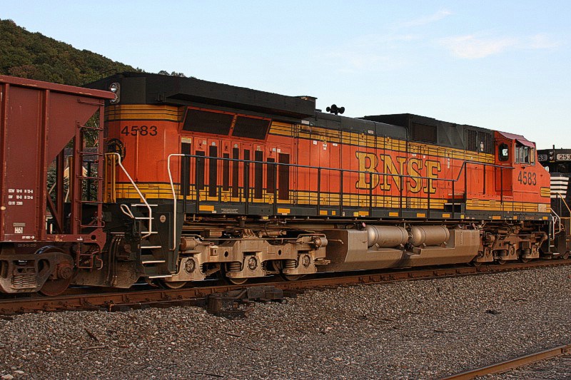 BNSF 4583